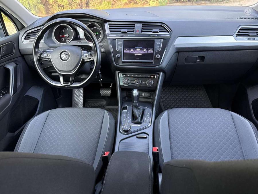 Grey Volkswagen Tiguan 2017 in Prienai, with an engine capacity of 1.97 L and mileage of 258 thousand km for 13350 €, photo 27 on AUTOMOTO.COM.LV