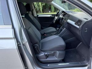 Grey Volkswagen Tiguan 2017 in Prienai, with an engine capacity of 1.97 L and mileage of 258 thousand km for 13350 €, photo 29 on AUTOMOTO.COM.LV