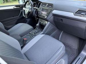 Grey Volkswagen Tiguan 2017 in Prienai, with an engine capacity of 1.97 L and mileage of 258 thousand km for 13350 €, photo 30 on AUTOMOTO.COM.LV