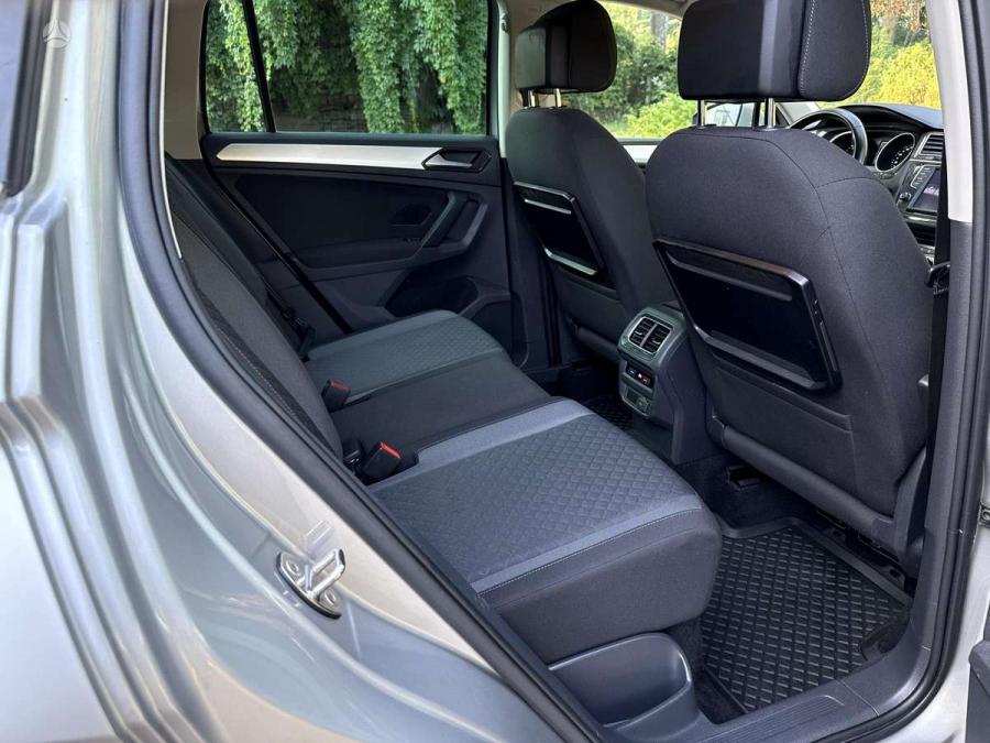 Grey Volkswagen Tiguan 2017 in Prienai, with an engine capacity of 1.97 L and mileage of 258 thousand km for 13350 €, photo 32 on AUTOMOTO.COM.LV