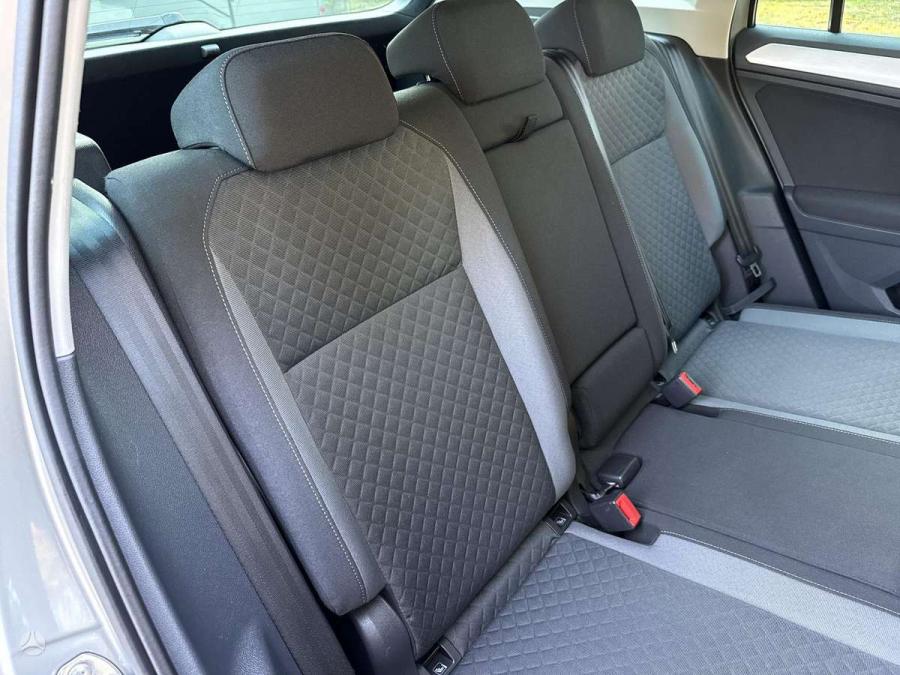 Grey Volkswagen Tiguan 2017 in Prienai, with an engine capacity of 1.97 L and mileage of 258 thousand km for 13350 €, photo 34 on AUTOMOTO.COM.LV