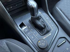 Grey Volkswagen Tiguan 2017 in Prienai, with an engine capacity of 1.97 L and mileage of 258 thousand km for 13350 €, photo 35 on AUTOMOTO.COM.LV