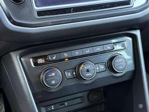 Grey Volkswagen Tiguan 2017 in Prienai, with an engine capacity of 1.97 L and mileage of 258 thousand km for 13350 €, photo 37 on AUTOMOTO.COM.LV