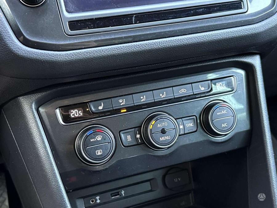 Grey Volkswagen Tiguan 2017 in Prienai, with an engine capacity of 1.97 L and mileage of 258 thousand km for 13350 €, photo 37 on AUTOMOTO.COM.LV