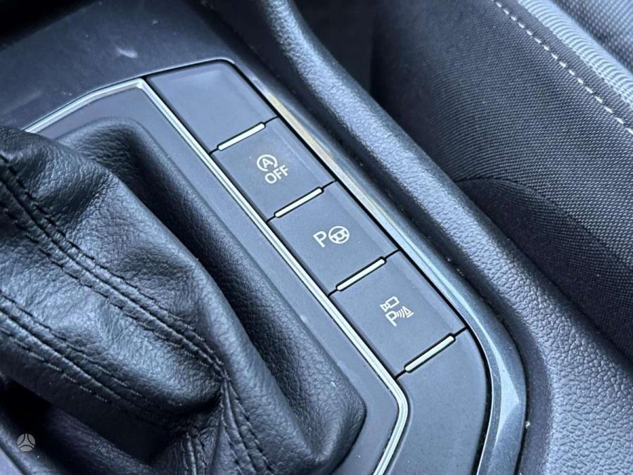 Grey Volkswagen Tiguan 2017 in Prienai, with an engine capacity of 1.97 L and mileage of 258 thousand km for 13350 €, photo 41 on AUTOMOTO.COM.LV