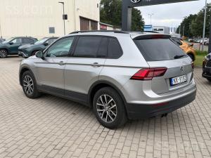 Grey Volkswagen Tiguan 2017 in Liepaja, with an engine capacity of 2.00 L and mileage of 147 thousand km for 14400 €, photo 4 on AUTOMOTO.COM.LV