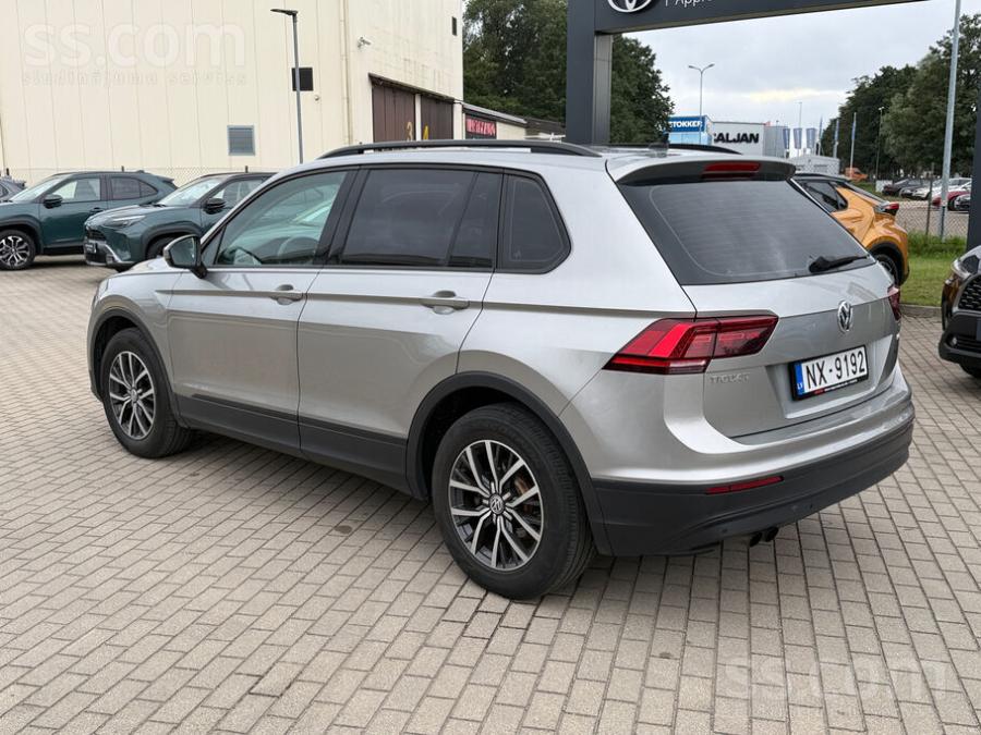Grey Volkswagen Tiguan 2017 in Liepaja, with an engine capacity of 2.00 L and mileage of 147 thousand km for 14400 €, photo 4 on AUTOMOTO.COM.LV