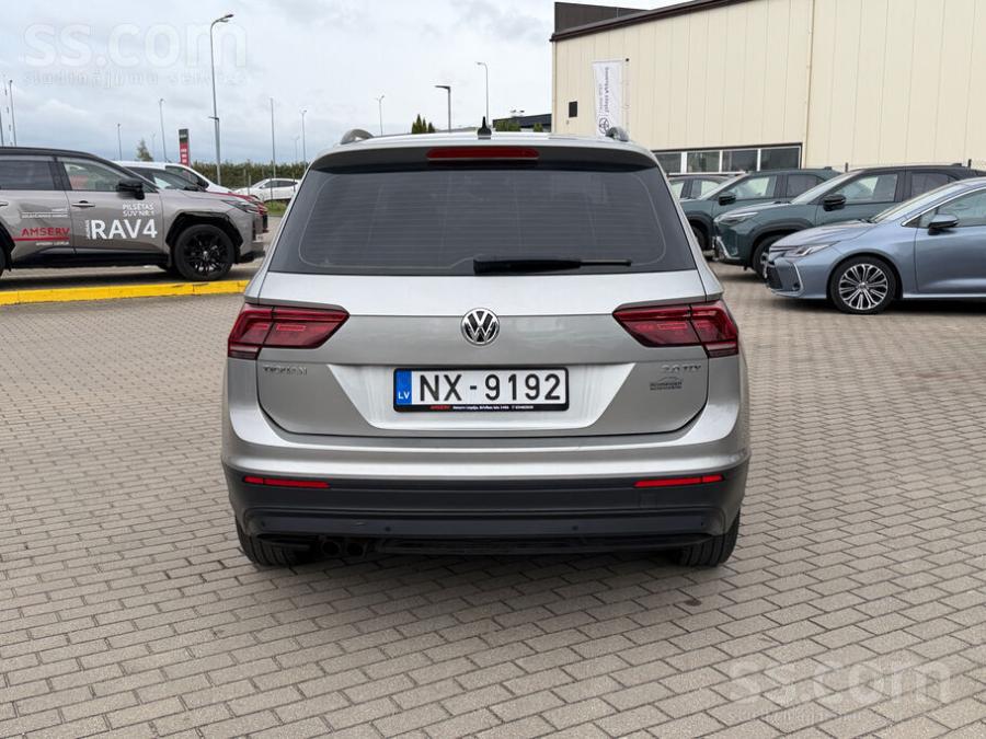 Grey Volkswagen Tiguan 2017 in Liepaja, with an engine capacity of 2.00 L and mileage of 147 thousand km for 14400 €, photo 9 on AUTOMOTO.COM.LV