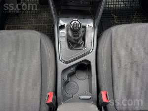 Grey Volkswagen Tiguan 2017 in Liepaja, with an engine capacity of 2.00 L and mileage of 147 thousand km for 14400 €, photo 15 on AUTOMOTO.COM.LV