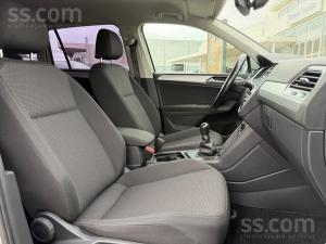 Grey Volkswagen Tiguan 2017 in Liepaja, with an engine capacity of 2.00 L and mileage of 147 thousand km for 14400 €, photo 16 on AUTOMOTO.COM.LV