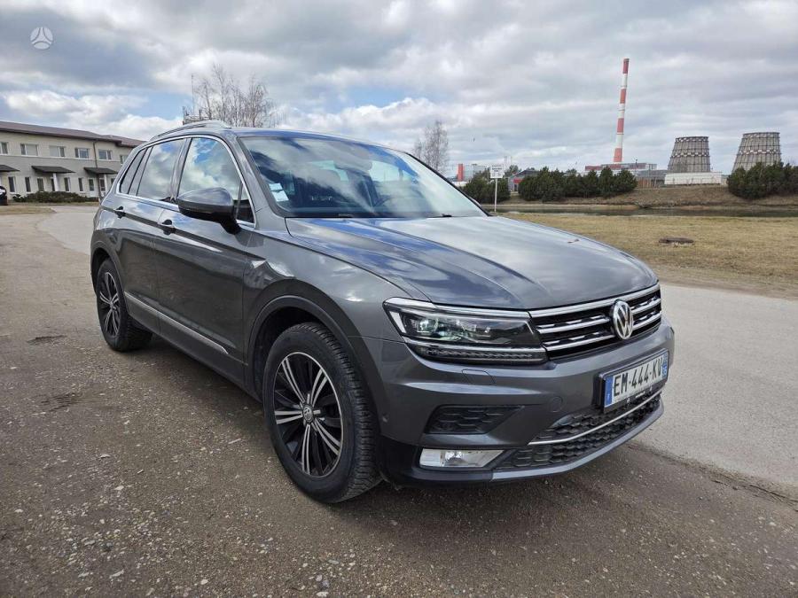 Grey Volkswagen Tiguan 2017 in Vilnius, with an engine capacity of 1.97 L and mileage of 197 thousand km for 15700 €, photo 4 on AUTOMOTO.COM.LV