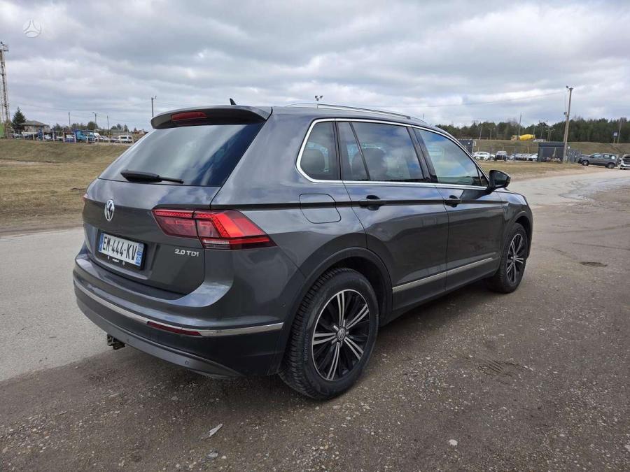 Grey Volkswagen Tiguan 2017 in Vilnius, with an engine capacity of 1.97 L and mileage of 197 thousand km for 15700 €, photo 5 on AUTOMOTO.COM.LV