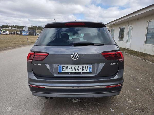 Grey Volkswagen Tiguan 2017 in Vilnius, with an engine capacity of 1.97 L and mileage of 197 thousand km for 15700 €, photo 6 on AUTOMOTO.COM.LV