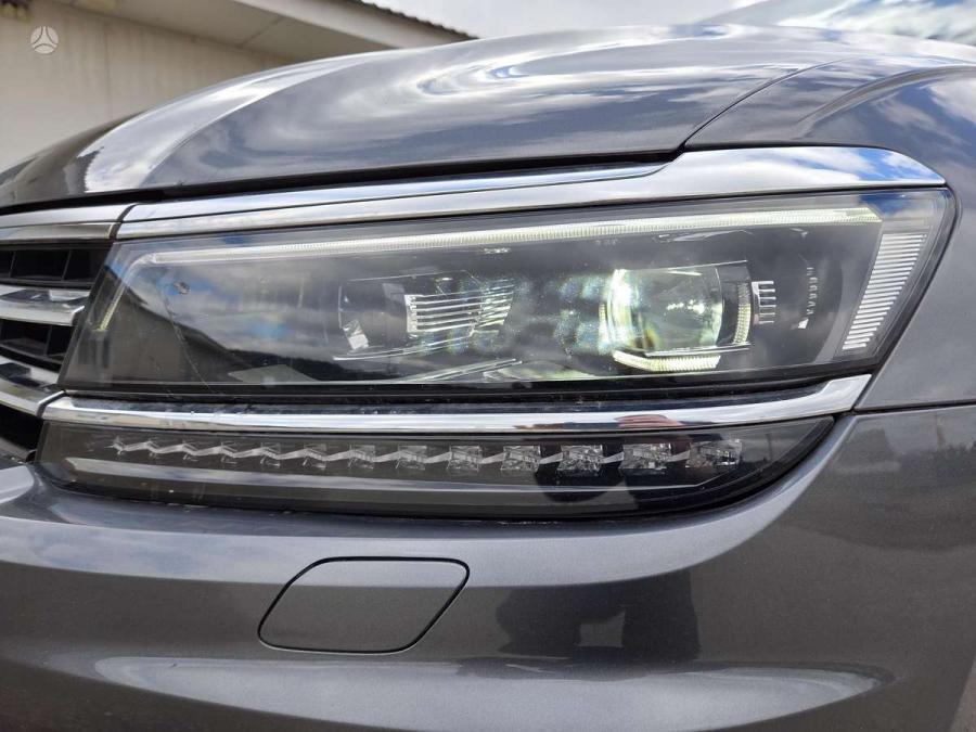 Grey Volkswagen Tiguan 2017 in Vilnius, with an engine capacity of 1.97 L and mileage of 197 thousand km for 15700 €, photo 10 on AUTOMOTO.COM.LV