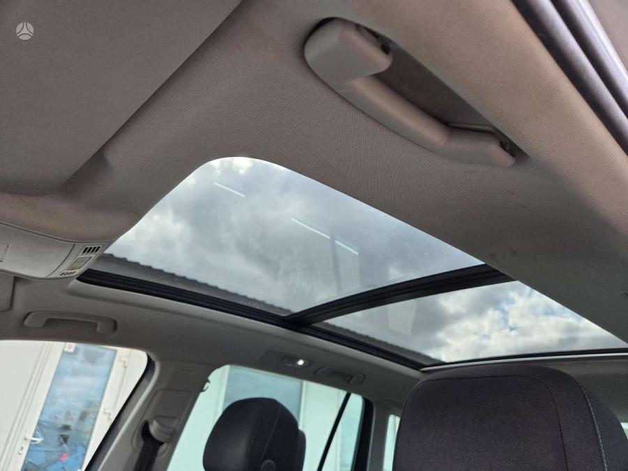 Grey Volkswagen Tiguan 2017 in Vilnius, with an engine capacity of 1.97 L and mileage of 197 thousand km for 15700 €, photo 14 on AUTOMOTO.COM.LV
