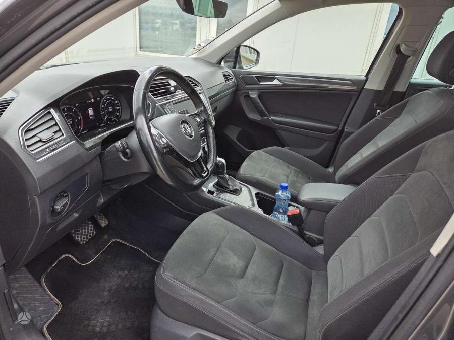 Grey Volkswagen Tiguan 2017 in Vilnius, with an engine capacity of 1.97 L and mileage of 197 thousand km for 15700 €, photo 16 on AUTOMOTO.COM.LV