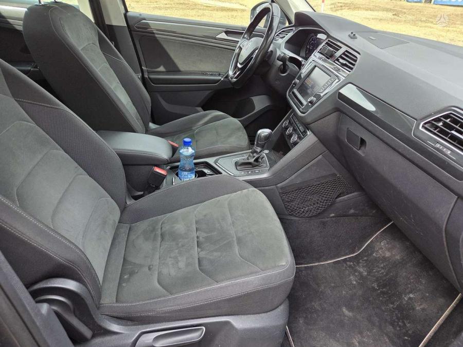 Grey Volkswagen Tiguan 2017 in Vilnius, with an engine capacity of 1.97 L and mileage of 197 thousand km for 15700 €, photo 18 on AUTOMOTO.COM.LV