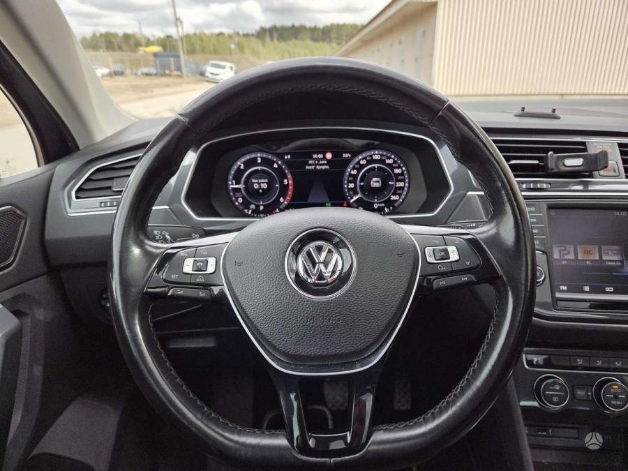 Grey Volkswagen Tiguan 2017 in Vilnius, with an engine capacity of 1.97 L and mileage of 197 thousand km for 15700 €, photo 21 on AUTOMOTO.COM.LV