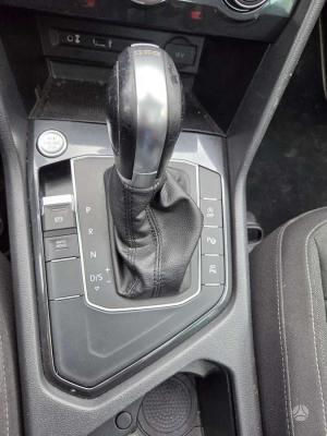 Grey Volkswagen Tiguan 2017 in Vilnius, with an engine capacity of 1.97 L and mileage of 197 thousand km for 15700 €, photo 23 on AUTOMOTO.COM.LV