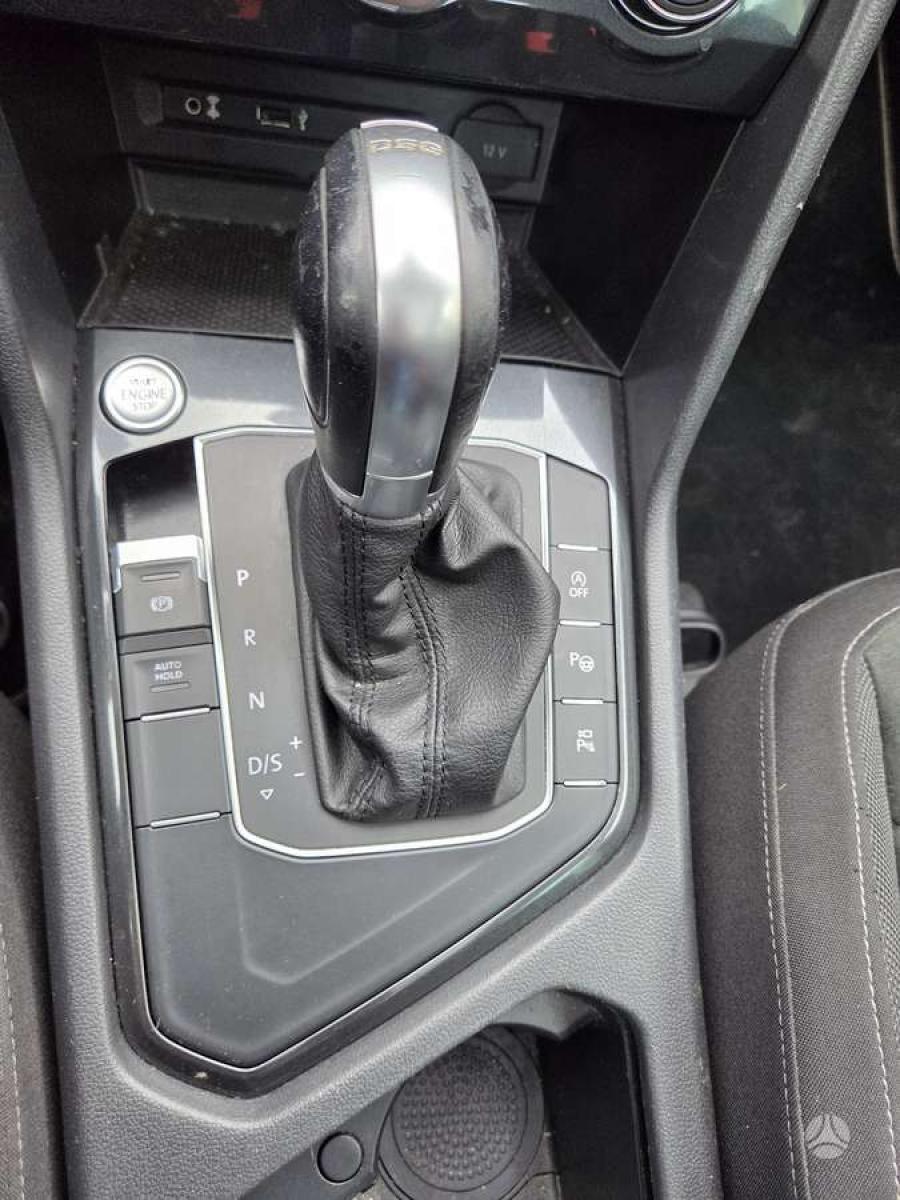 Grey Volkswagen Tiguan 2017 in Vilnius, with an engine capacity of 1.97 L and mileage of 197 thousand km for 15700 €, photo 23 on AUTOMOTO.COM.LV