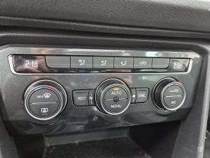 Grey Volkswagen Tiguan 2017 in Vilnius, with an engine capacity of 1.97 L and mileage of 197 thousand km for 15700 €, photo 27 on AUTOMOTO.COM.LV