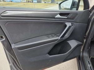 Grey Volkswagen Tiguan 2017 in Vilnius, with an engine capacity of 1.97 L and mileage of 197 thousand km for 15700 €, photo 28 on AUTOMOTO.COM.LV