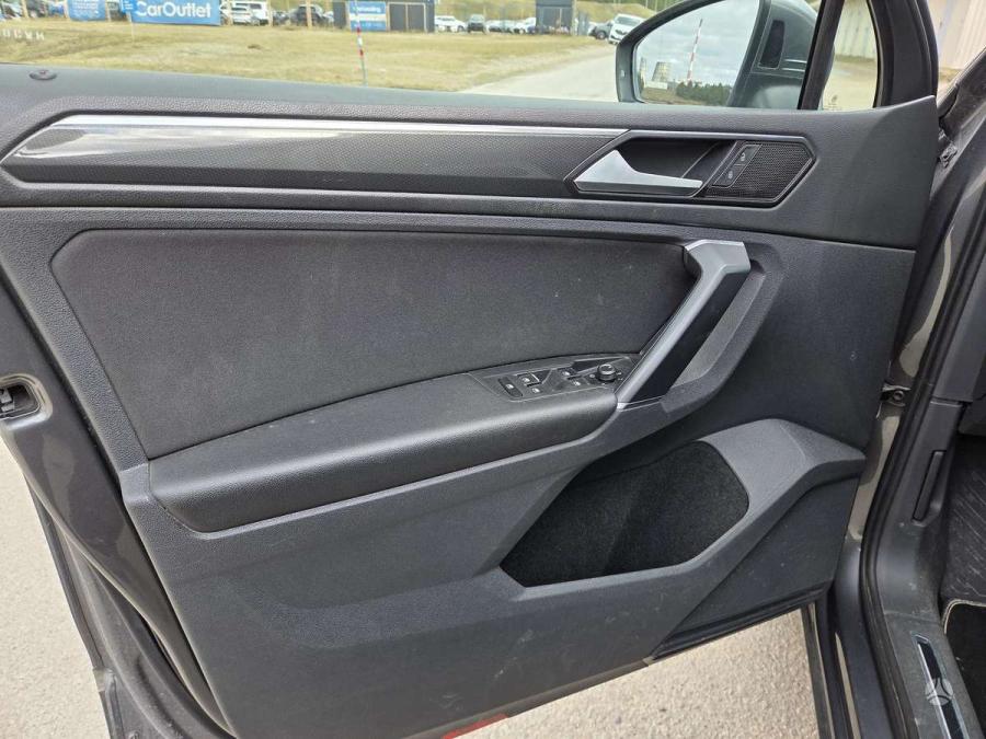 Grey Volkswagen Tiguan 2017 in Vilnius, with an engine capacity of 1.97 L and mileage of 197 thousand km for 15700 €, photo 28 on AUTOMOTO.COM.LV