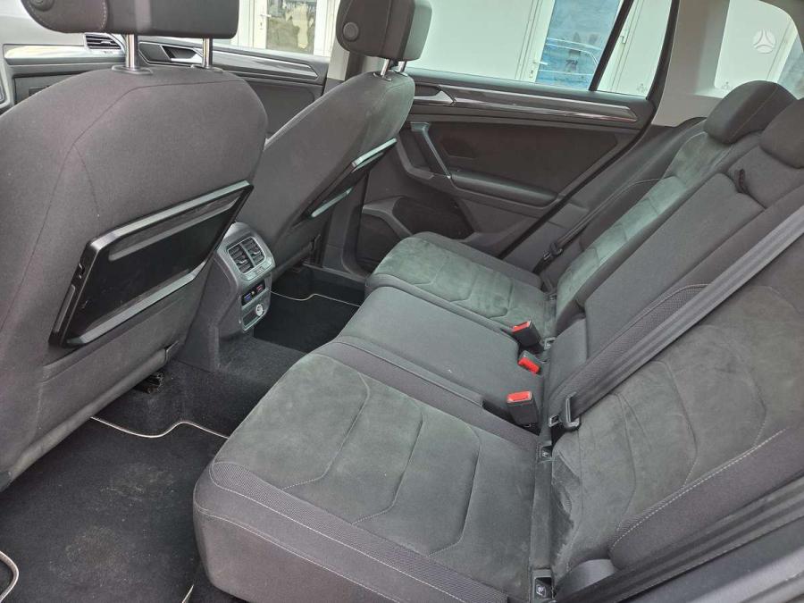 Grey Volkswagen Tiguan 2017 in Vilnius, with an engine capacity of 1.97 L and mileage of 197 thousand km for 15700 €, photo 29 on AUTOMOTO.COM.LV