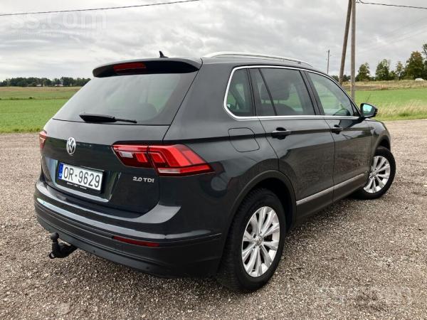 Grey Volkswagen Tiguan 2017 in Talsi, with an engine capacity of 2.00 L and mileage of 240 thousand km for 14500 €, photo 4 on AUTOMOTO.COM.LV