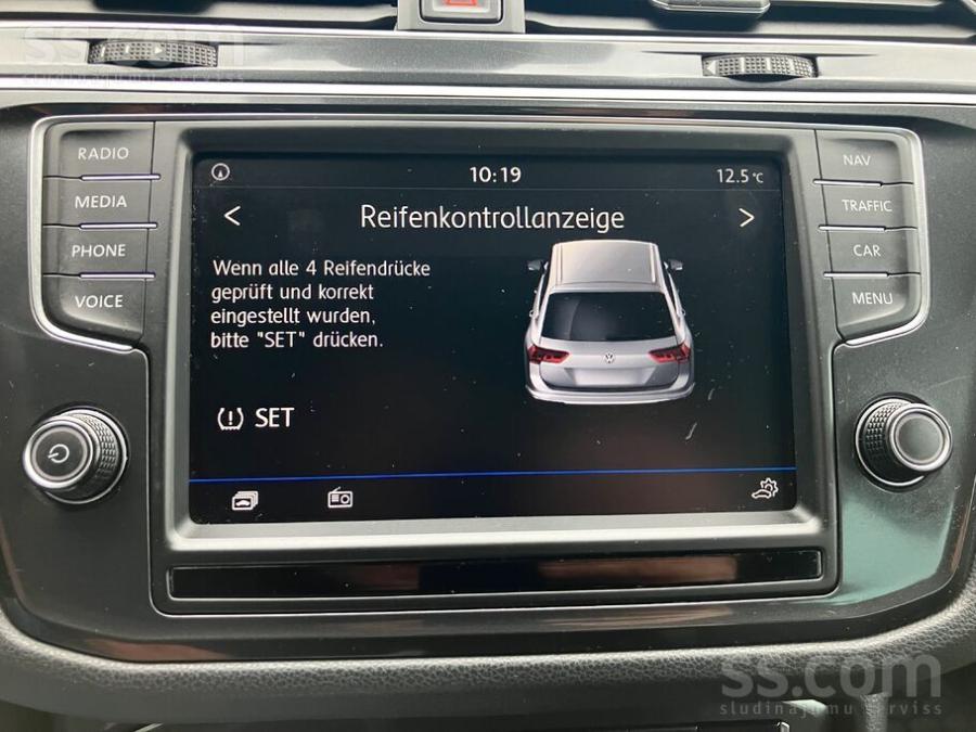 Grey Volkswagen Tiguan 2017 in Talsi, with an engine capacity of 2.00 L and mileage of 240 thousand km for 14500 €, photo 13 on AUTOMOTO.COM.LV