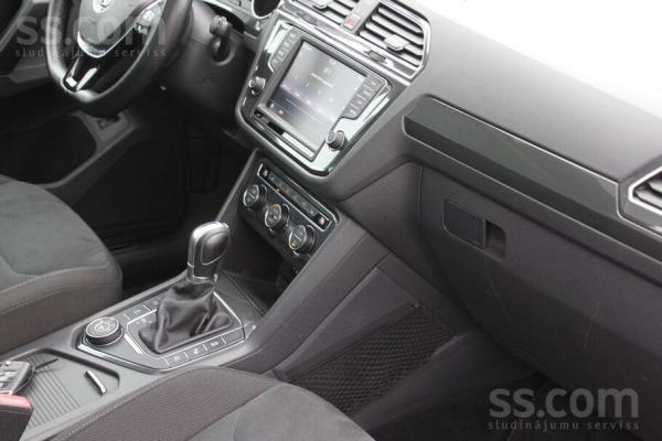 Grey Volkswagen Tiguan 2017 in Tukums, with an engine capacity of 2.00 L and mileage of 219 thousand km for 16500 €, photo 9 on AUTOMOTO.COM.LV