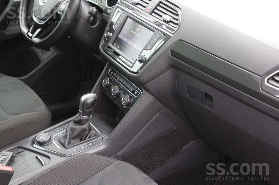 Grey Volkswagen Tiguan 2017 in Tukums, with an engine capacity of 2.00 L and mileage of 219 thousand km for 16500 €, photo 9 on AUTOMOTO.COM.LV