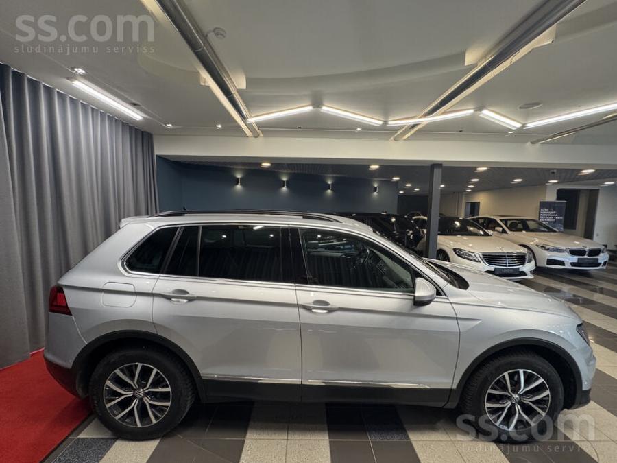 Pelēks Volkswagen Tiguan 2018 Rīga, ar dzinēja tilpumu 2.00 L un nobraukumu 129 tūkst. km par 25000 €, foto 4 vietnē AUTOMOTO.COM.LV