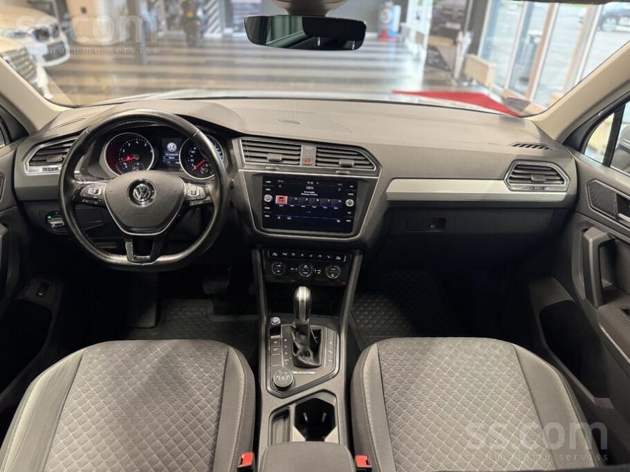 Pelēks Volkswagen Tiguan 2018 Rīga, ar dzinēja tilpumu 2.00 L un nobraukumu 129 tūkst. km par 25000 €, foto 14 vietnē AUTOMOTO.COM.LV