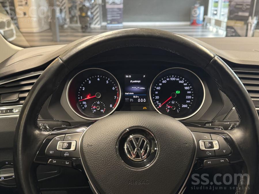 Pelēks Volkswagen Tiguan 2018 Rīga, ar dzinēja tilpumu 2.00 L un nobraukumu 129 tūkst. km par 25000 €, foto 22 vietnē AUTOMOTO.COM.LV