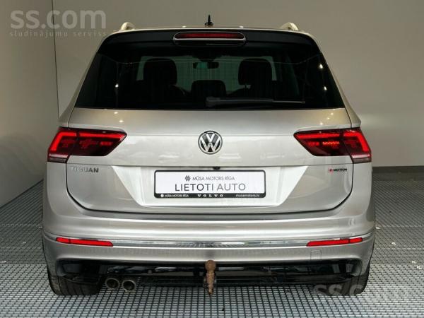 Pelēks Volkswagen Tiguan 2018 Rīga, ar dzinēja tilpumu 2.00 L un nobraukumu 144 tūkst. km par 19990 €, foto 4 vietnē AUTOMOTO.COM.LV