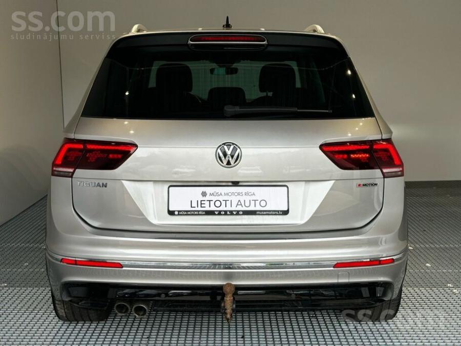 Pelēks Volkswagen Tiguan 2018 Rīga, ar dzinēja tilpumu 2.00 L un nobraukumu 144 tūkst. km par 19990 €, foto 4 vietnē AUTOMOTO.COM.LV
