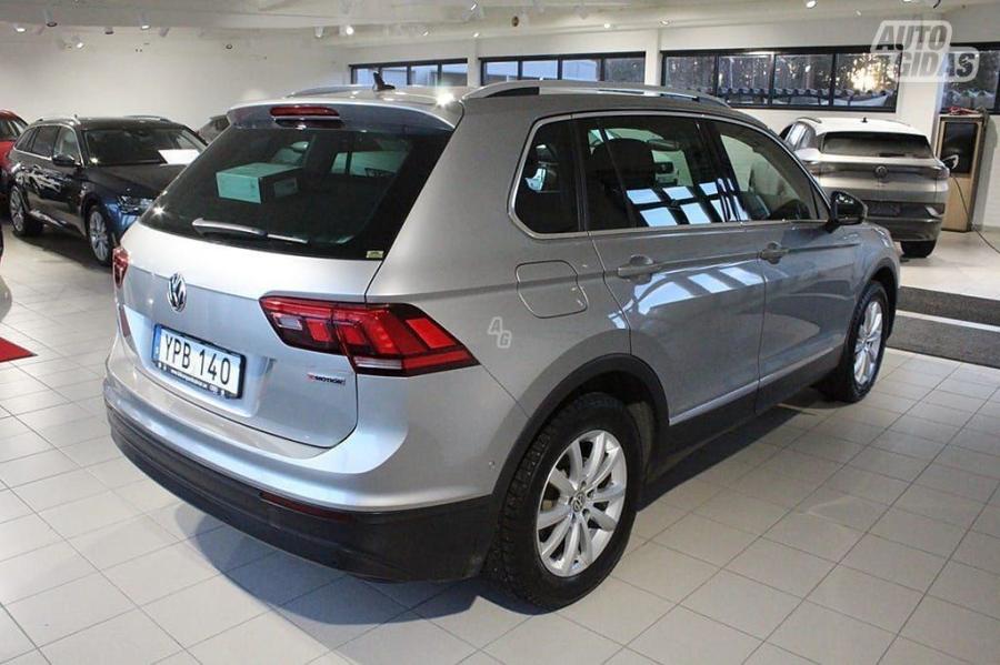 Grey Volkswagen Tiguan 2018 in Kaunas, with an engine capacity of 0.00 L and mileage of 80 thousand km for 23269 €, photo 5 on AUTOMOTO.COM.LV