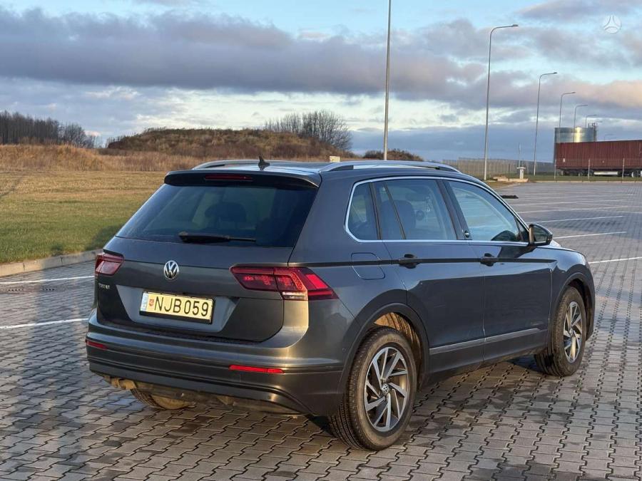 Pelēks Volkswagen Tiguan 2018 Klaipėda, ar dzinēja tilpumu 1.97 L un nobraukumu 216 tūkst. km par 17000 €, foto 3 vietnē AUTOMOTO.COM.LV