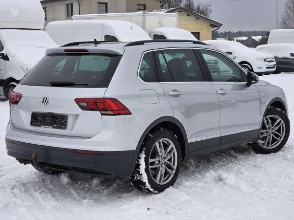 Grey Volkswagen Tiguan 2018 in Taurage, with an engine capacity of 2.00 L and mileage of 256 thousand km for 12800 €, photo 2 on AUTOMOTO.COM.LV