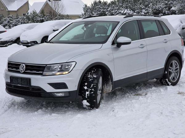 Grey Volkswagen Tiguan 2018 in Taurage, with an engine capacity of 2.00 L and mileage of 256 thousand km for 12800 €, photo 4 on AUTOMOTO.COM.LV