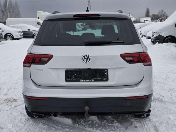 Grey Volkswagen Tiguan 2018 in Taurage, with an engine capacity of 2.00 L and mileage of 256 thousand km for 12800 €, photo 8 on AUTOMOTO.COM.LV