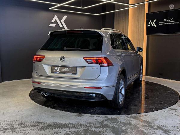Grey Volkswagen Tiguan 2018 in Kaunas, with an engine capacity of 1.97 L and mileage of 257 thousand km for 16990 €, photo 10 on AUTOMOTO.COM.LV