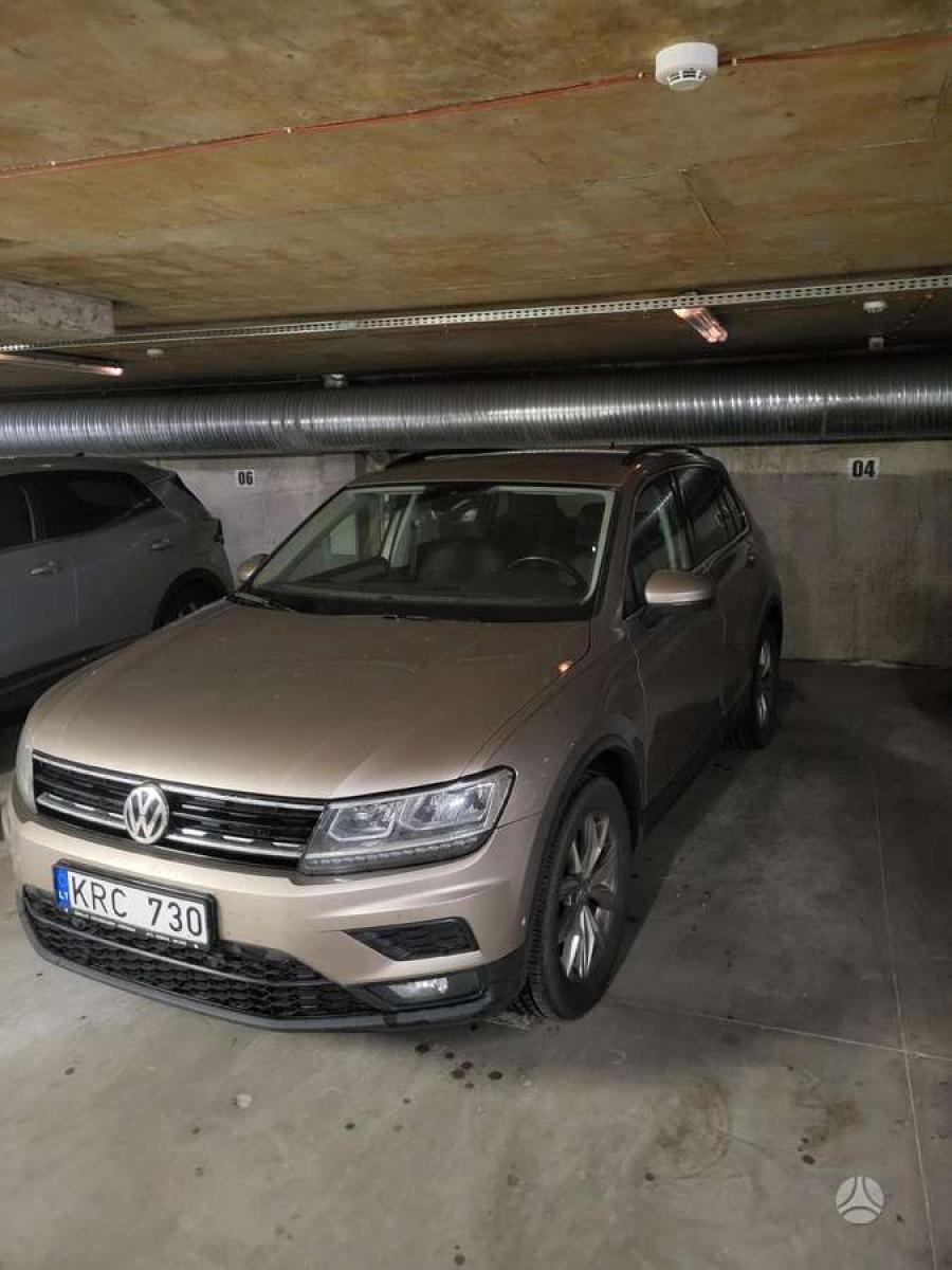 Pelēks Volkswagen Tiguan 2018 Viļņa, ar dzinēja tilpumu 1.97 L un nobraukumu 58 tūkst. km par 21500 €, foto 1 vietnē AUTOMOTO.COM.LV