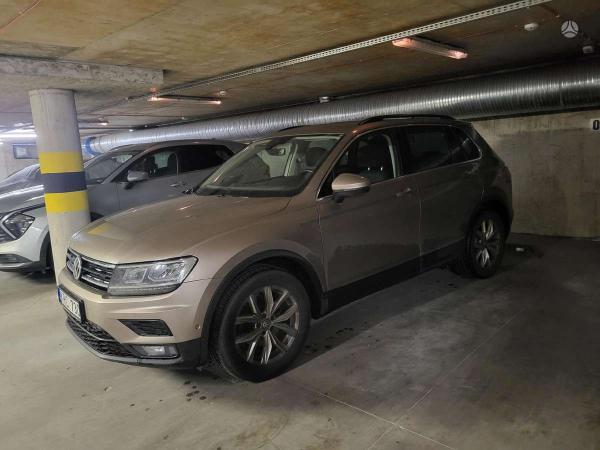 Grey Volkswagen Tiguan 2018 in Vilnius, with an engine capacity of 1.97 L and mileage of 58 thousand km for 21500 €, photo 2 on AUTOMOTO.COM.LV