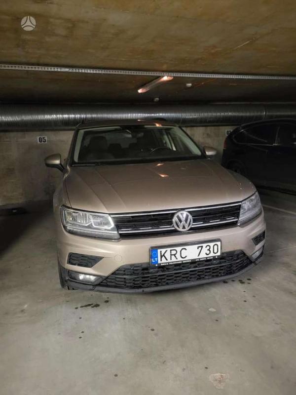 Grey Volkswagen Tiguan 2018 in Vilnius, with an engine capacity of 1.97 L and mileage of 58 thousand km for 21500 €, photo 4 on AUTOMOTO.COM.LV