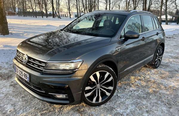 Grey Volkswagen Tiguan 2018 in Taurage, with an engine capacity of 1.97 L and mileage of 208 thousand km for 18600 €, photo 1 on AUTOMOTO.COM.LV