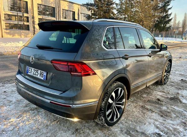 Grey Volkswagen Tiguan 2018 in Taurage, with an engine capacity of 1.97 L and mileage of 208 thousand km for 18600 €, photo 4 on AUTOMOTO.COM.LV