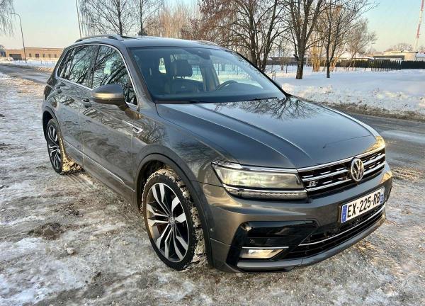 Grey Volkswagen Tiguan 2018 in Taurage, with an engine capacity of 1.97 L and mileage of 208 thousand km for 18600 €, photo 5 on AUTOMOTO.COM.LV