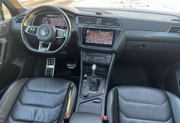 Grey Volkswagen Tiguan 2018 in Taurage, with an engine capacity of 1.97 L and mileage of 208 thousand km for 18600 €, photo 9 on AUTOMOTO.COM.LV